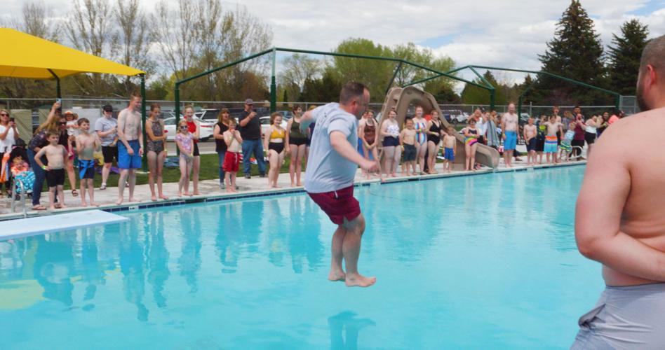 Chillin’ for a cause: Swimmers jump into icy waters to raise money for ...
