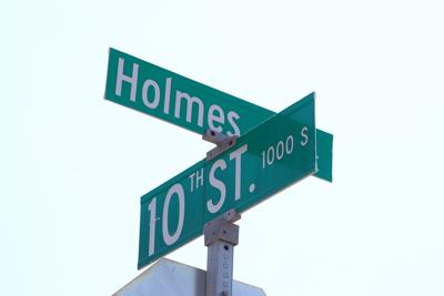 I.F. replacing water main valve on Holmes | Local News | postregister.com