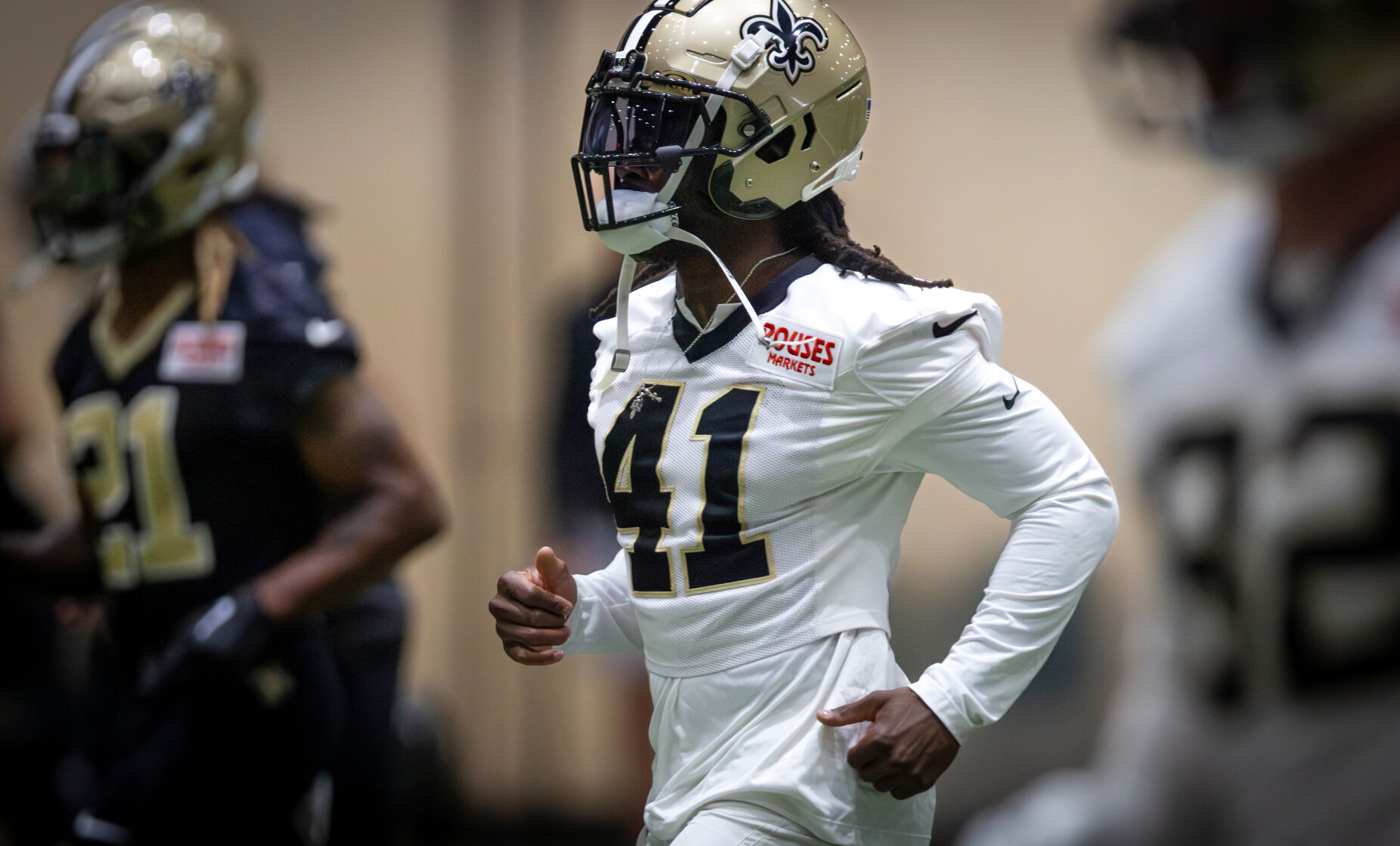 Alvin Kamara makes surprise appearance at Saints workout as his future ...