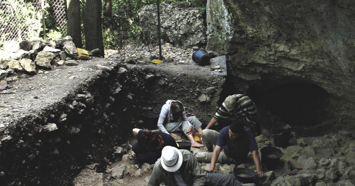 French cave tells new story about Neanderthals, early humans | Features ...