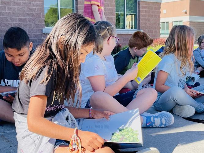 'Biblioburro' gives free books to local children | Education ...