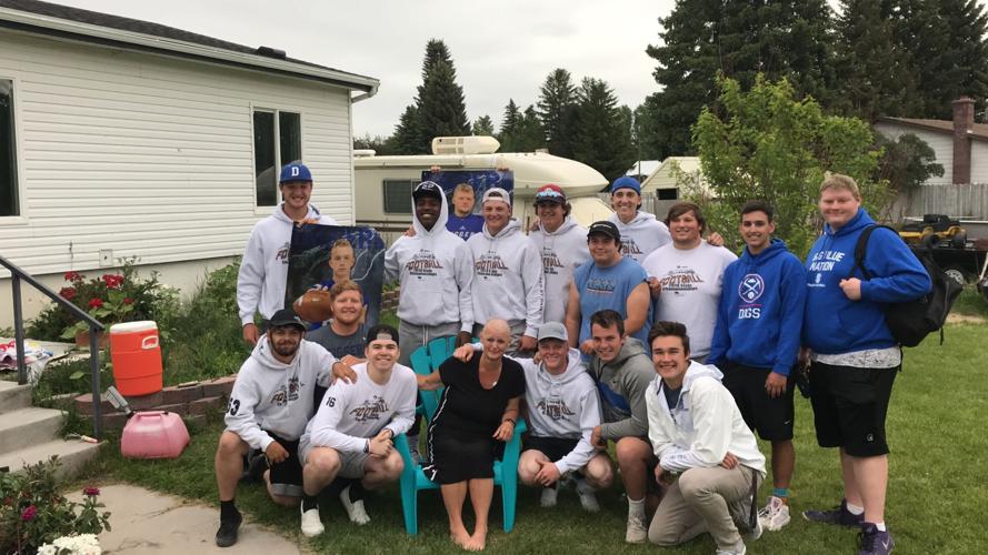 The Flower Bandits: Players surprise teammates' mom after she's ...