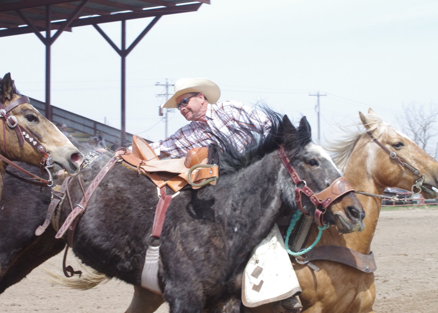 Angell continuing family's rodeo legacy as a pickup man ...