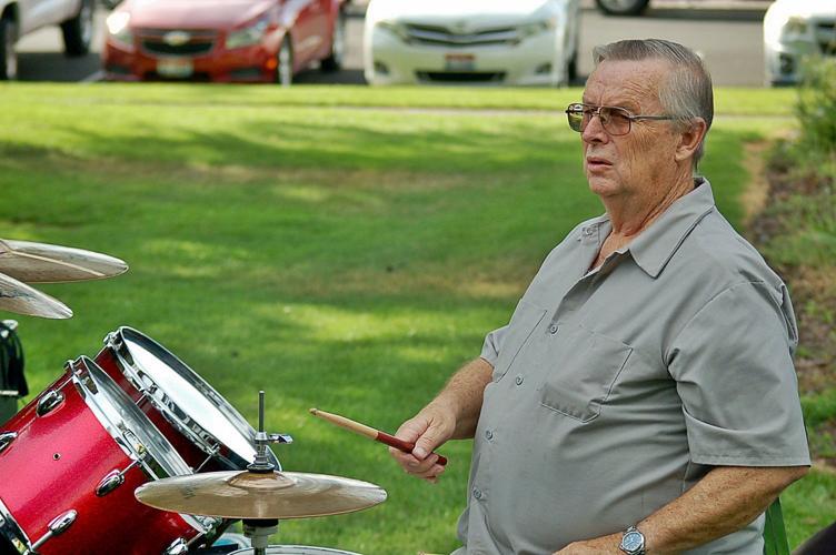 Lyle Albertson's Strait Country gets 'em dancing | News | postregister.com