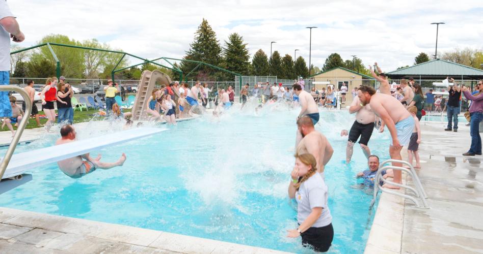 Chillin’ for a cause: Swimmers jump into icy waters to raise money for ...