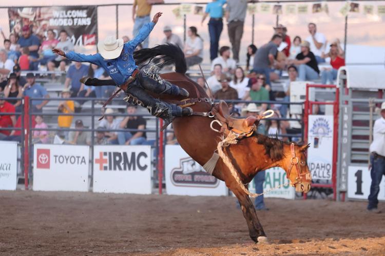 Statler Wright leads saddle bronc riding after first night of War ...