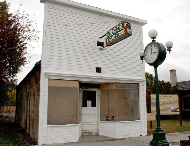 Mackay's Main Street shines with clock, neon | News | postregister.com