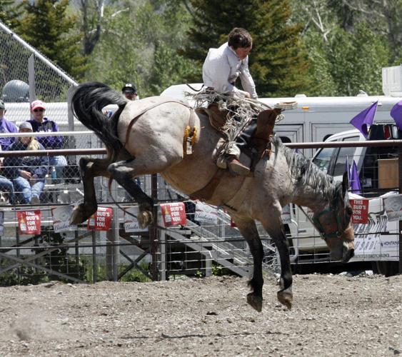 Cool temps, high winds don't dampen Mackay Rodeo fun | News ...