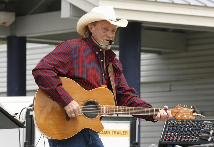 Cool temps, high winds don't dampen Mackay Rodeo fun | News ...