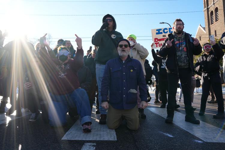 Photos of tensions between federal officers and locals in Minneapolis ...