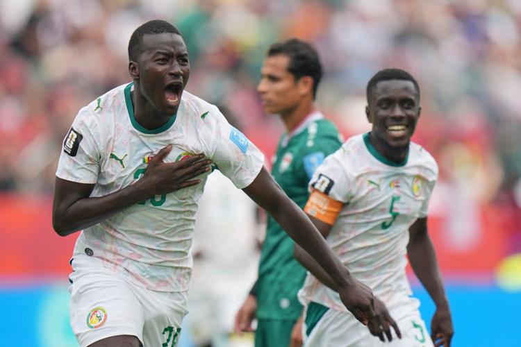 Senegal routs 10-man Iraq 5-0 to to advance to World Cup knockout ...