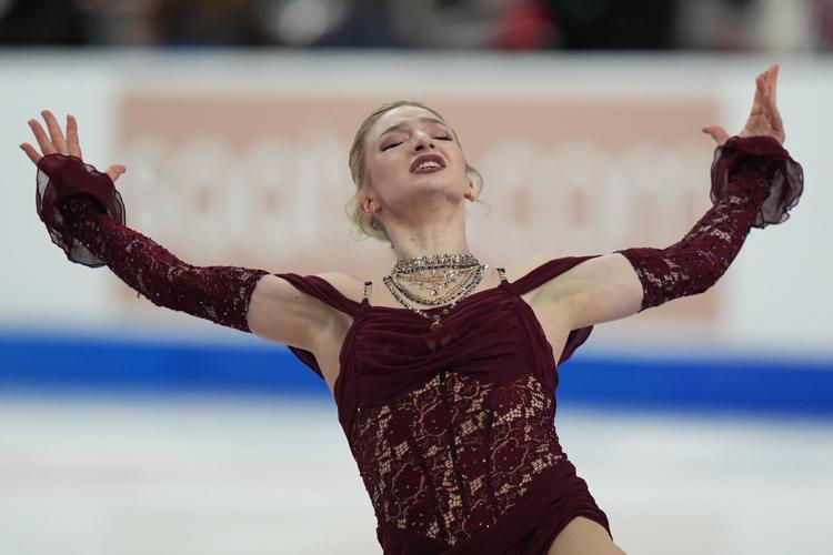 Amber Glenn sets record at US Figure Skating Championships, leads over ...