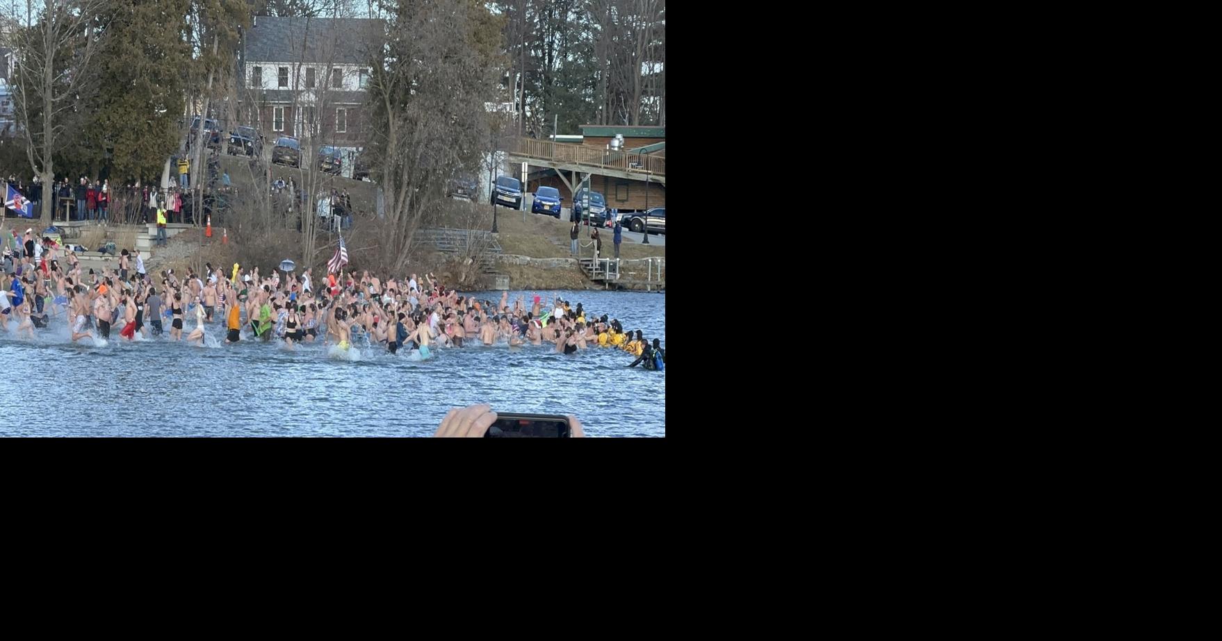Hundreds race into icy waters for 2023 New Year's Polar Plunge