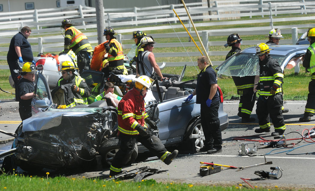 Three hurt in multiple-car crash in Moreau | Local | poststar.com