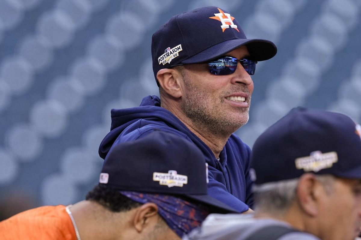 AP source: Astros bench coach Espada will replace Baker