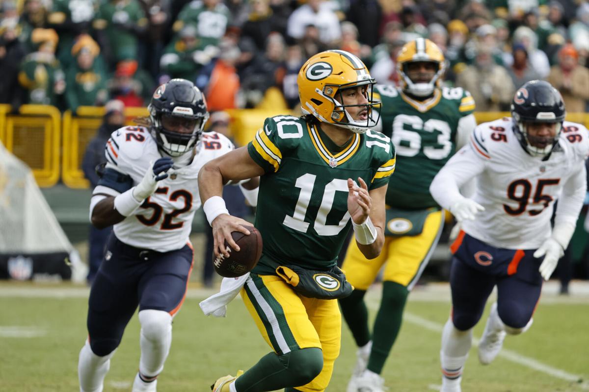 Eagles, Packers head to playoff matchup with hurting QBs