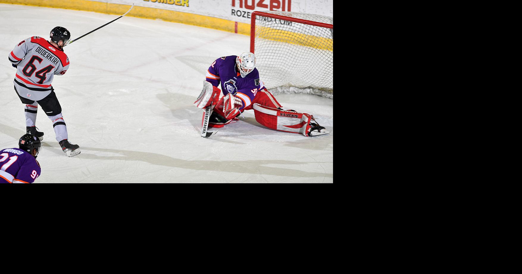 Big first period, Theut's 43 saves lift Thunder to victory