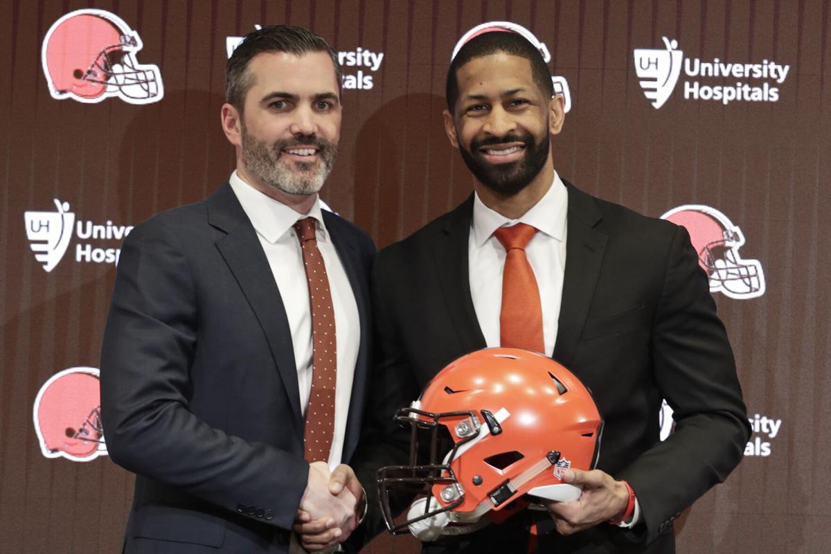 Browns extend Stefanski, Berry contracts