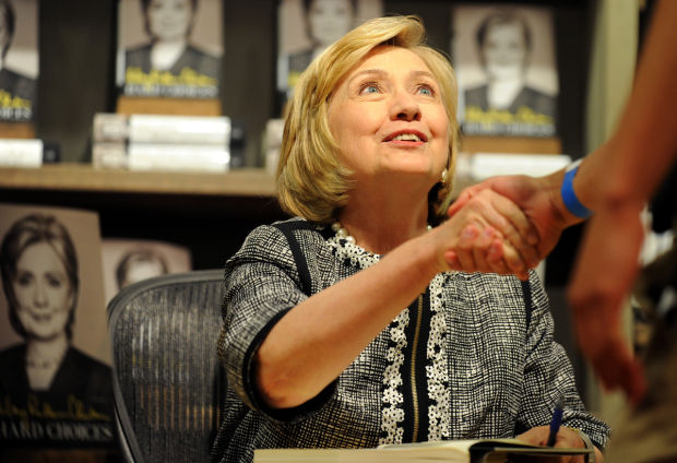 Hillary Clinton's book-signing draws nearly 1,200 to Spa City bookstore