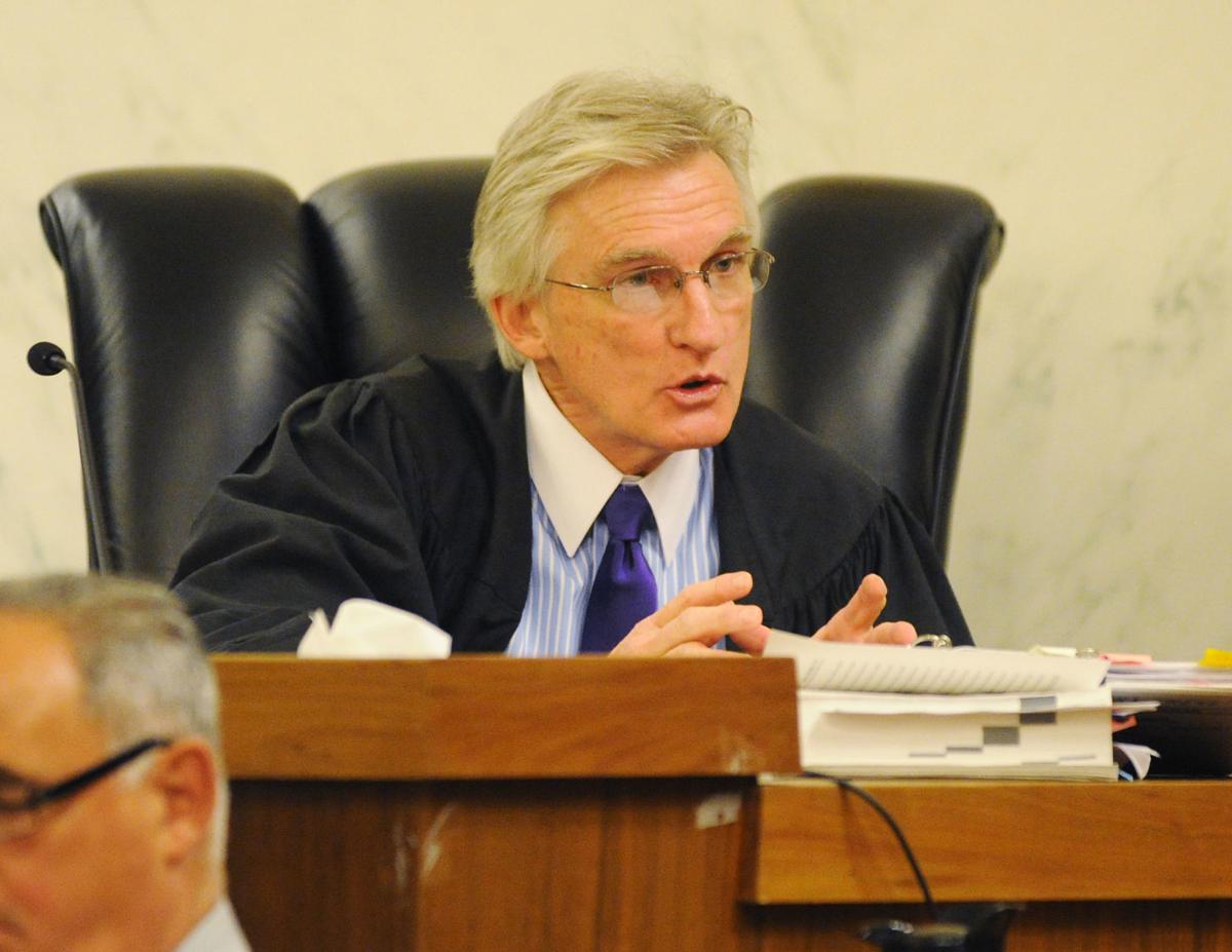 Smith announces run to replace Hall as Warren County judge