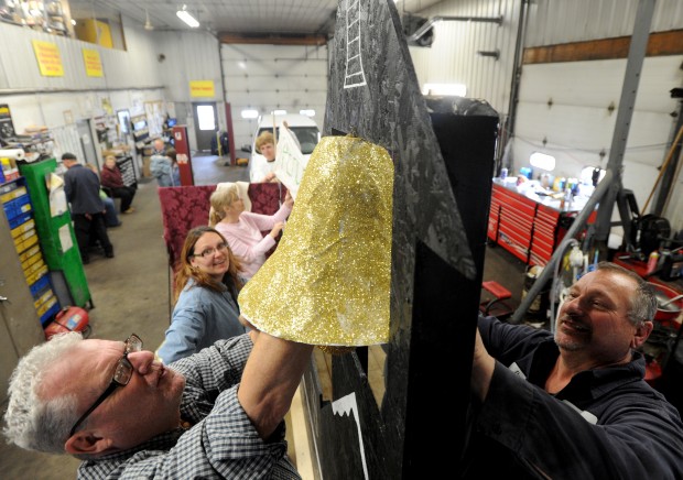 Groups rev up for annual Holiday Parade