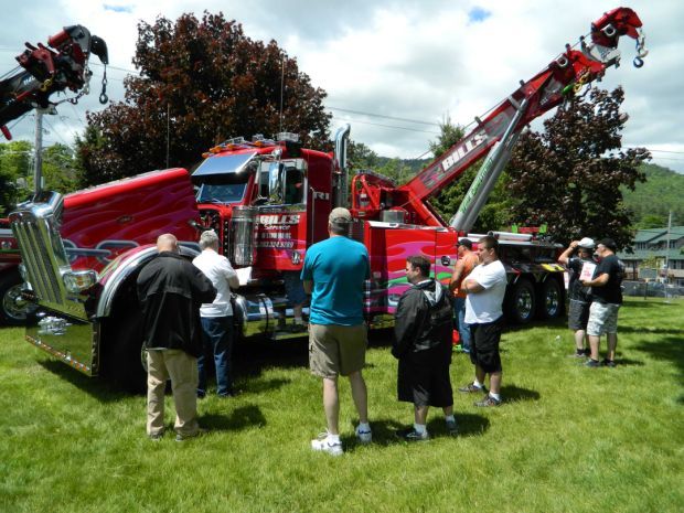 Tow Show features major machines