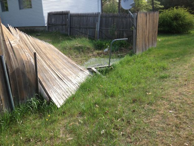 Fence fallen over, how do I know whose responsibility is is to fix is ...