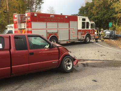 Three hurt in Moreau crash