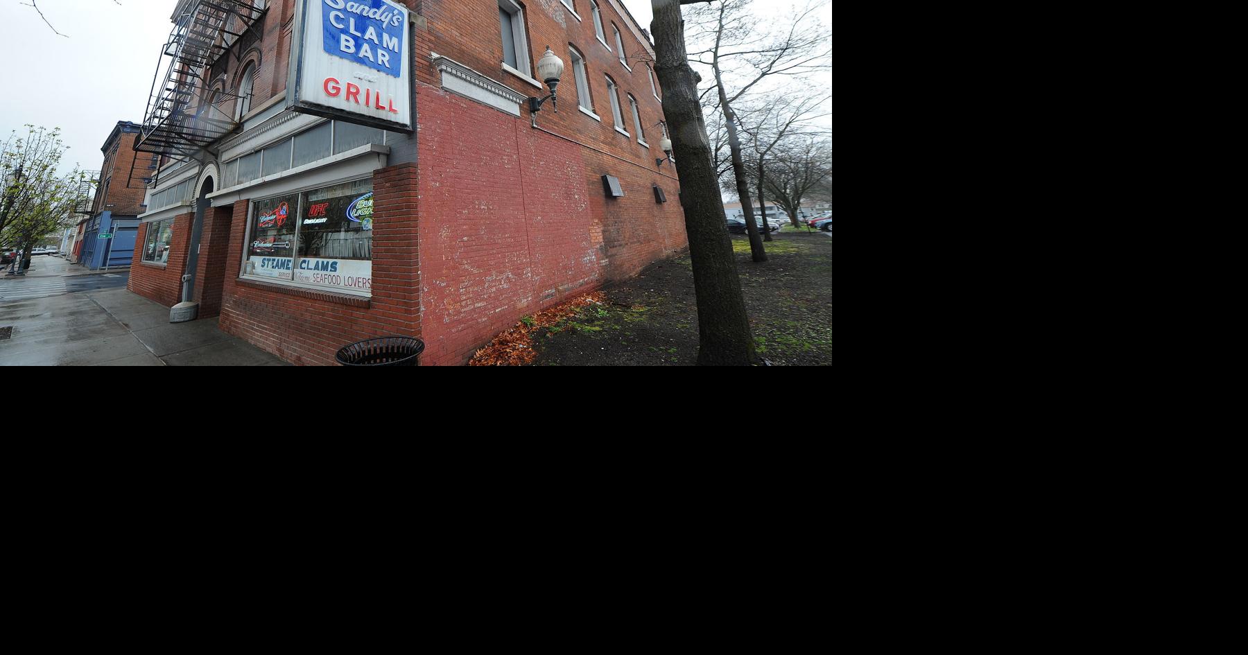 Developer Sonny Bonacio buys former Sandy's Clam Bar building