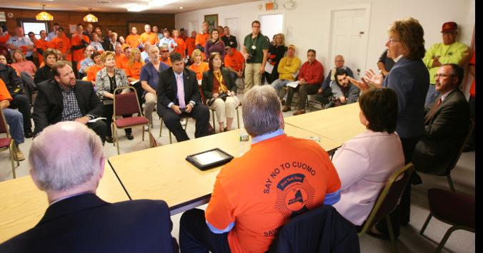 Lawmakers join rally to keep prison open