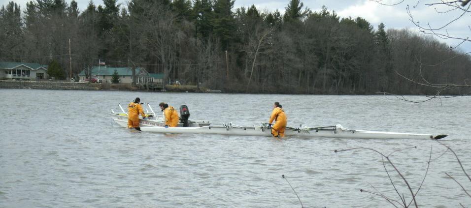 Rowers rescued after boat capsizes in Hudson River Rowers rescued after boat capsizes in Hudson River