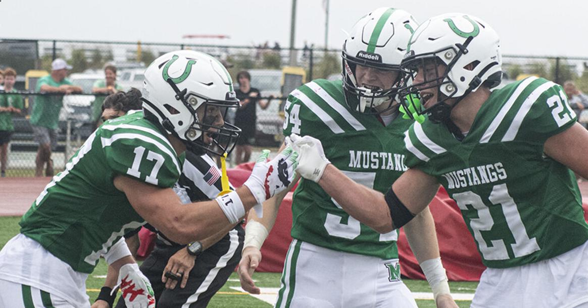 Mainland wins first game of 2023 high school football season