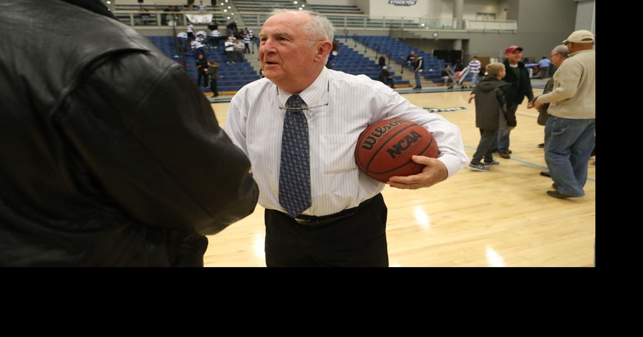 Longtime Stockton men's basketball coach Matthews retiring