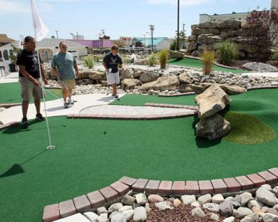 Builder seeks to make an impression with Wildwood miniature golf course