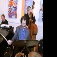 Steve and Cookie's blends food, music