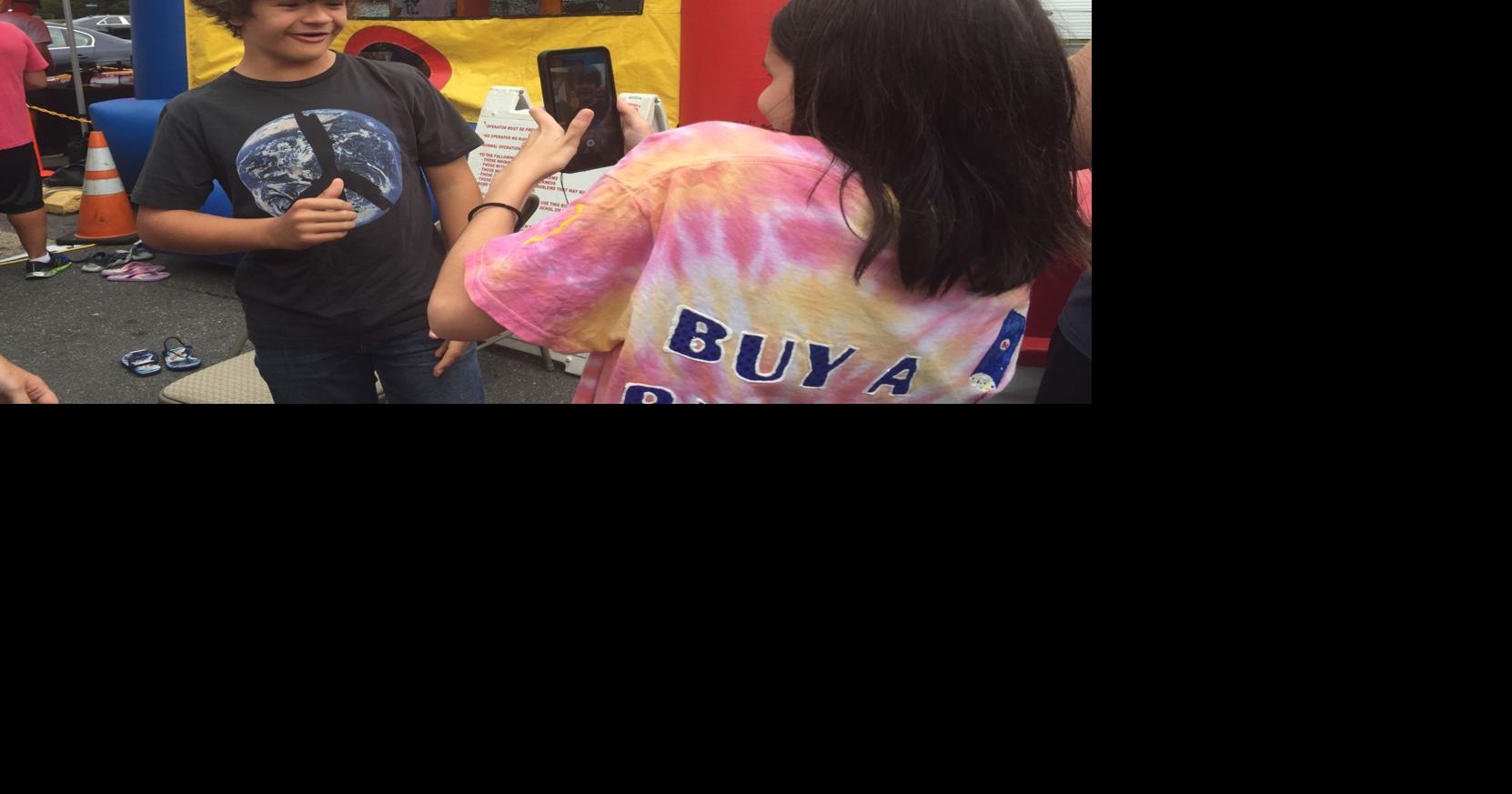 'Stranger Things' actor visits Ocean City Boardwalk for prom photos