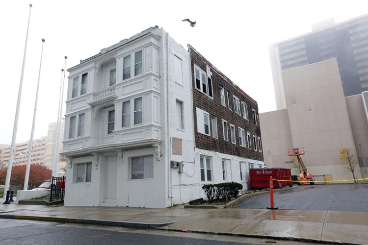 Icahn revealed as Coking house's mystery buyer