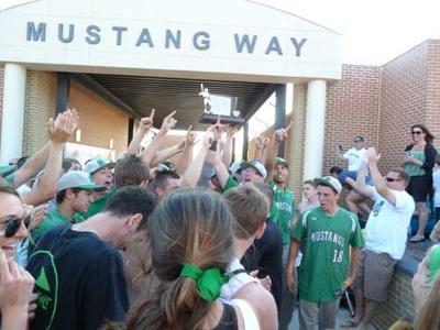 Mustangs win Group III state title