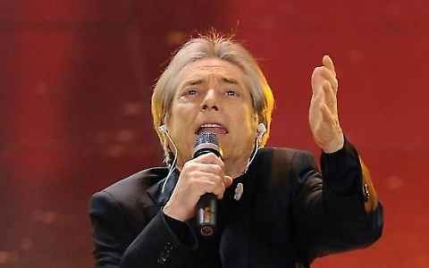 Nino D'angelo arrives at Taj