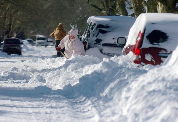 A Monday make-good: Shoppers turn out after being snowed in Saturday
