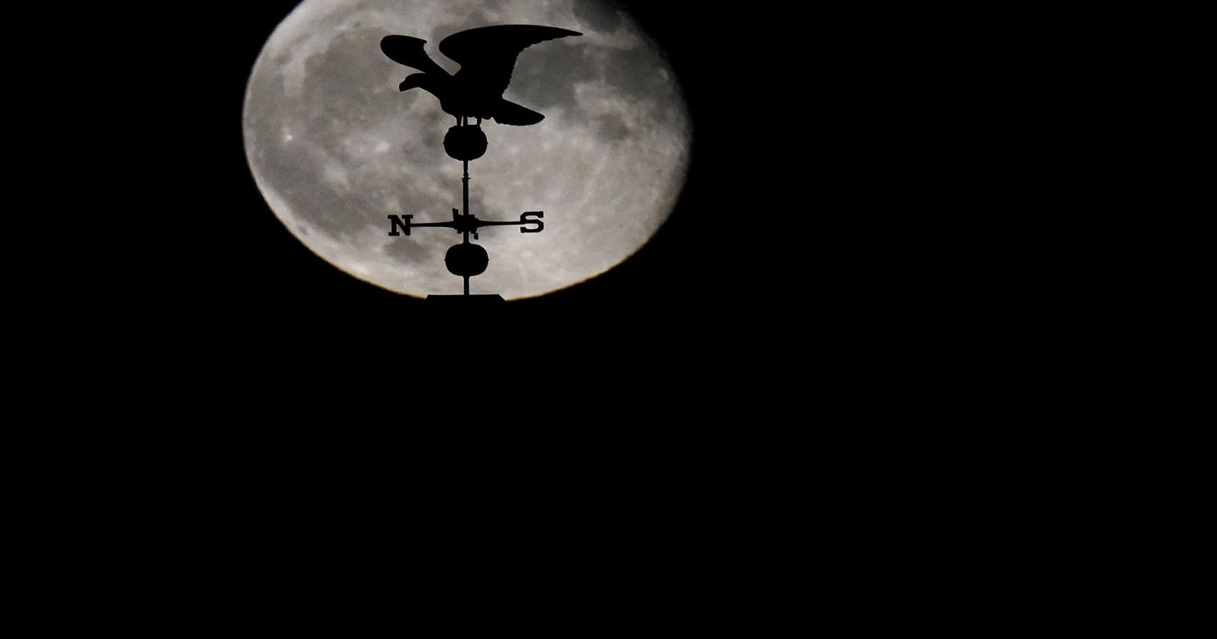 Super harvest moon eclipse Tuesday night: Sky Watch
