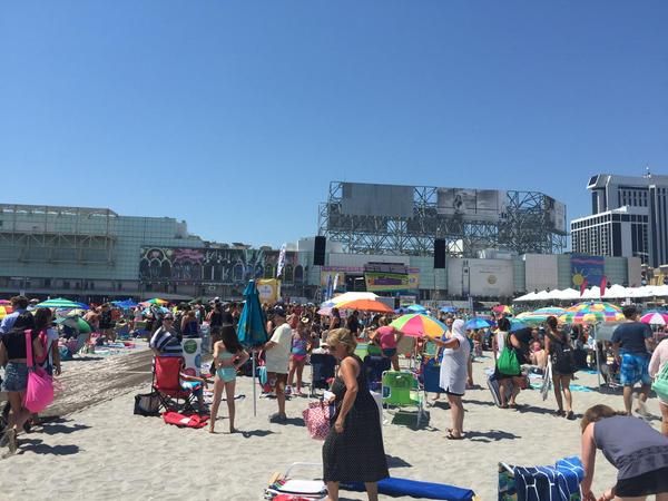 Atlantic City beach concert exceeds crowd size expectations