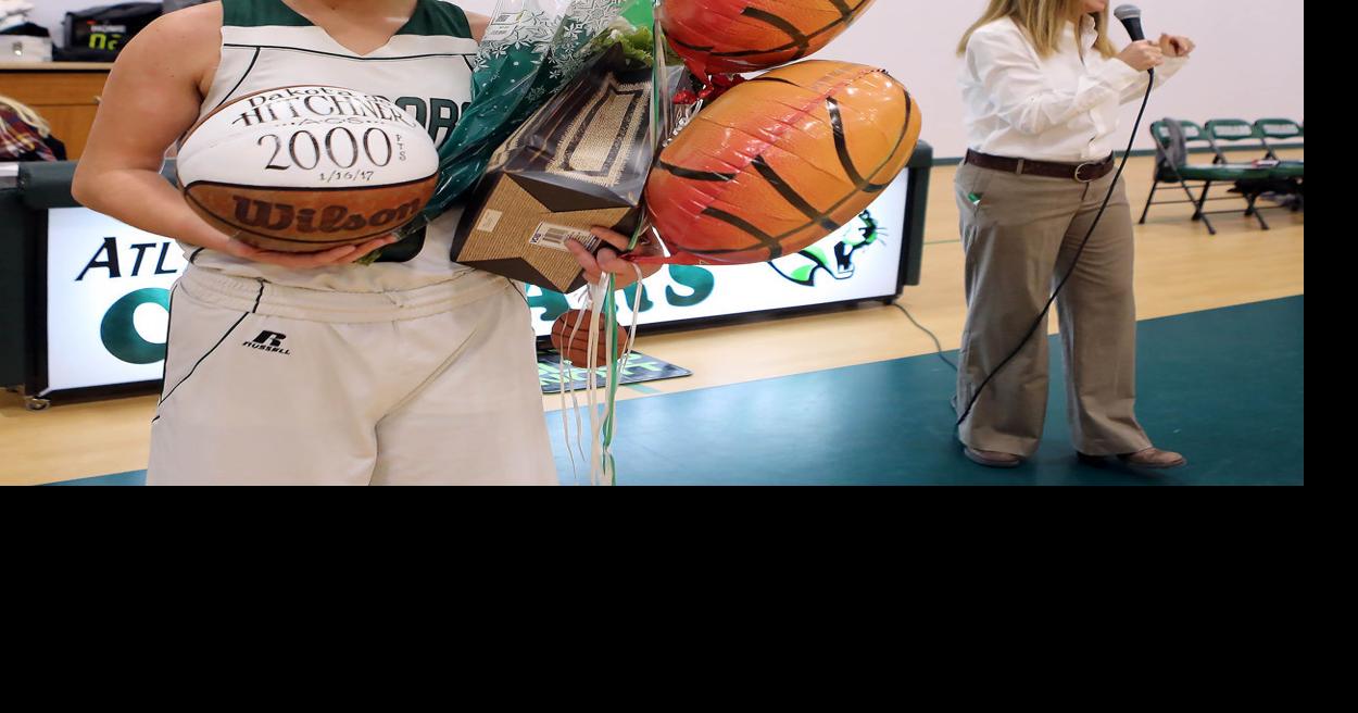 Dakota Hitchner scores 2,000th career point
