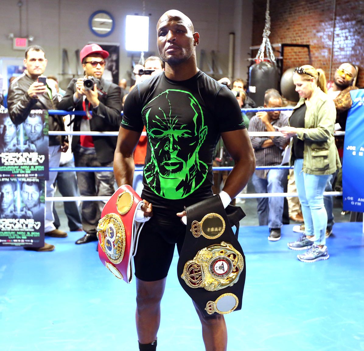 Referee studying fighters in preparation for Hopkins-Kovalev title bout ...
