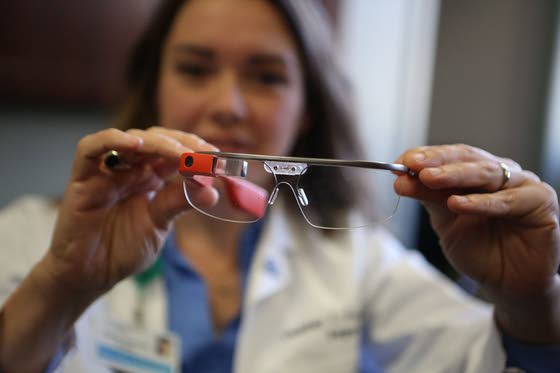 Surgeon test-drives Google Glass
