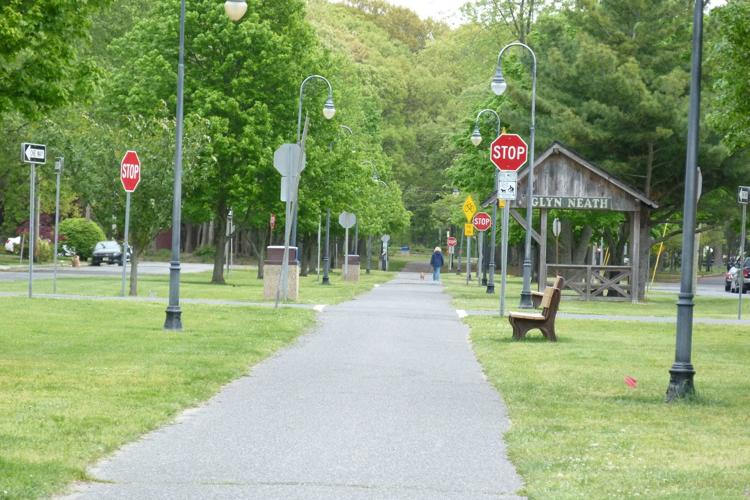 Bike path keeps the Mainland communities connected