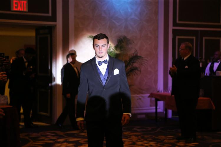 Maxwell Awards honor football's best in Atlantic City