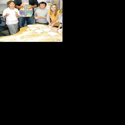 Socially strolling > DeLanzo to again serve as mayor