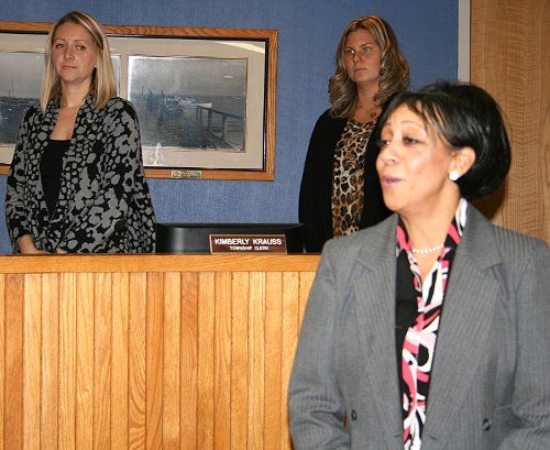 Donohue takes oath, returns to mayor’s seat