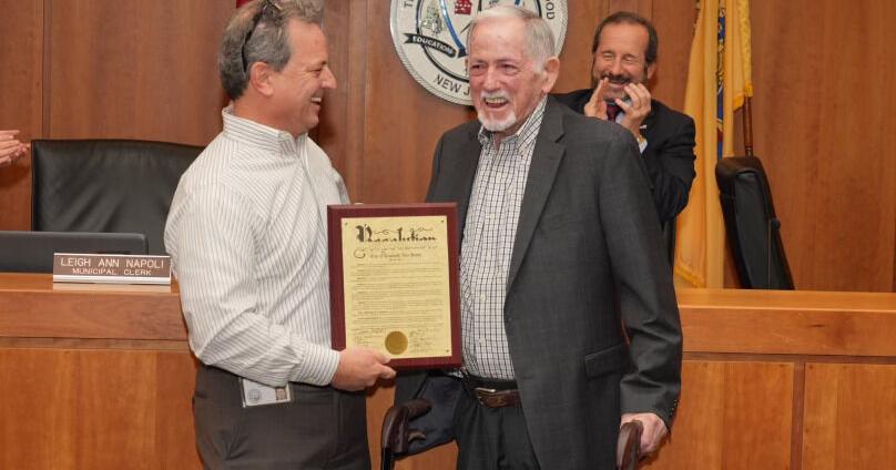 Linwood City Council pays tribute to former Mayor Don Vass